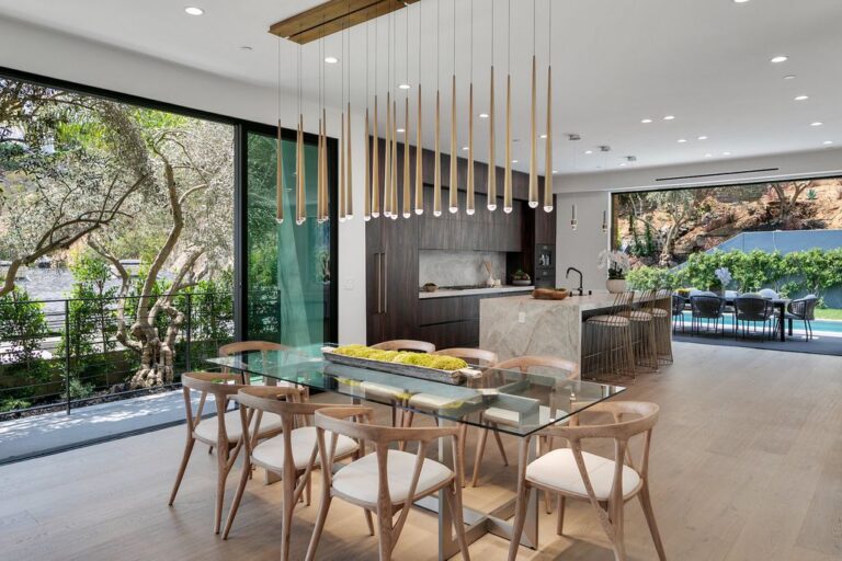 $8.5M Private Contemporary Home in Los Angeles with Incredible Scale