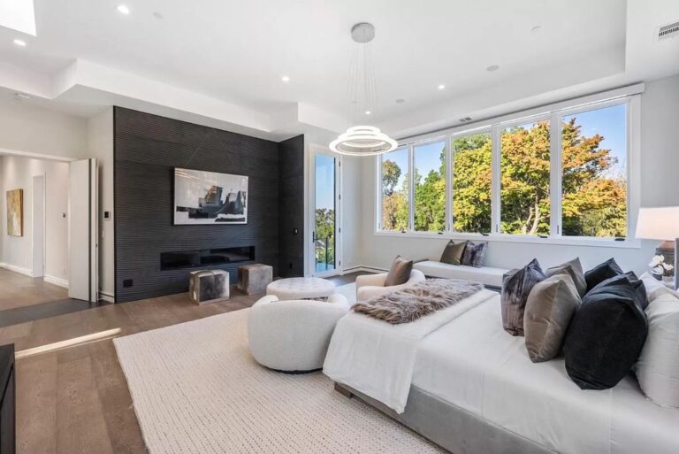 A Newly Built Modern Home in Los Altos hits Market for $15,999,888