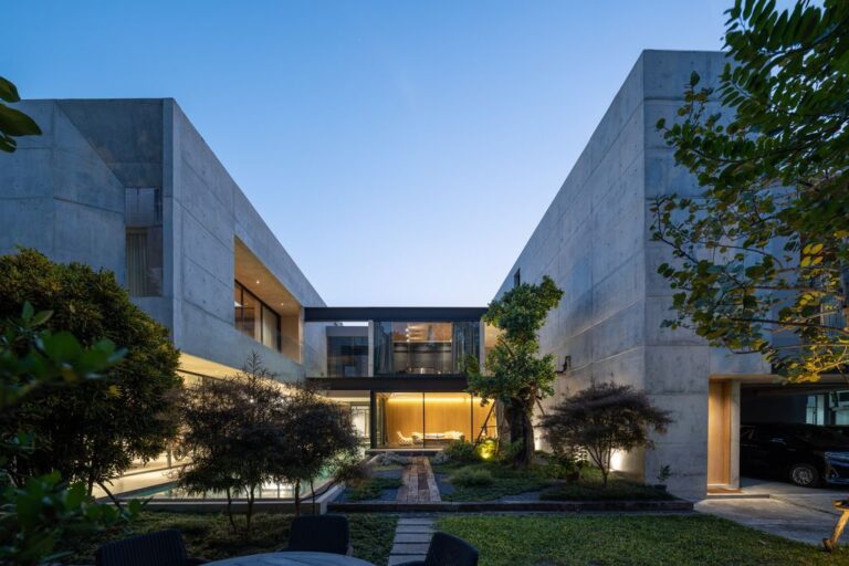 Baan Akat-Yen residence filled with comfort, cool breezes by Studio Krubka