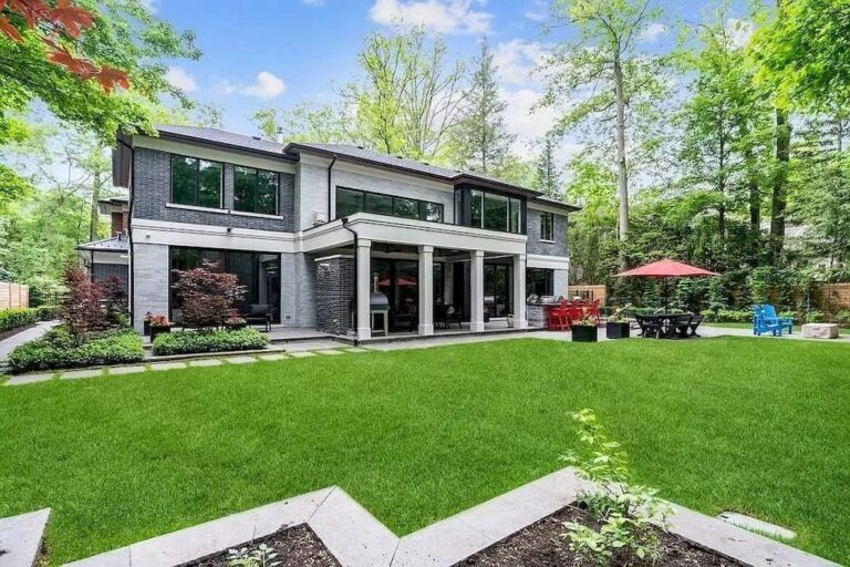 Bold & Breathtaking Contemporary Smart Home in Ontario Lists at C$7,899,850