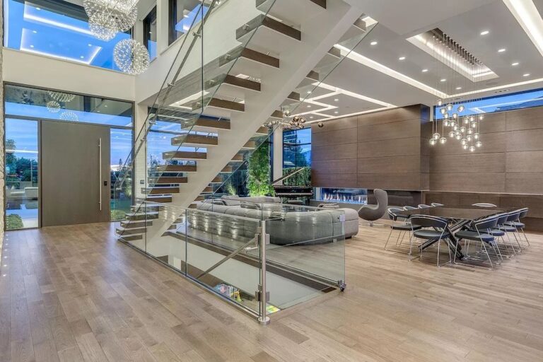 Modern Flair Embraces This C$5,998,000 Professionally Decorated Home in ...