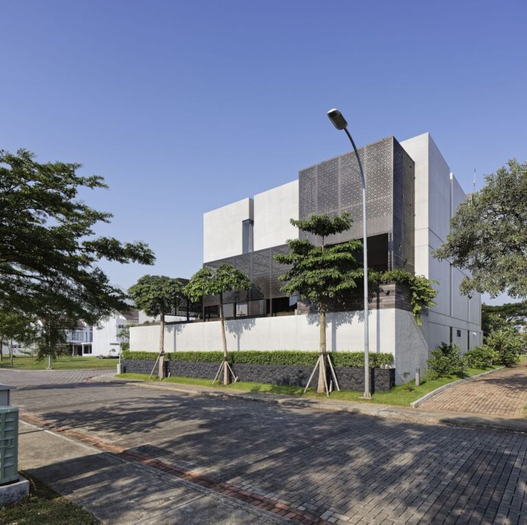 Rubic JGC residence, modern home combine feng shui by Gets Architects