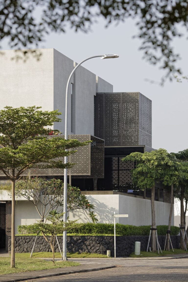 Rubic JGC residence, modern home combine feng shui by Gets Architects