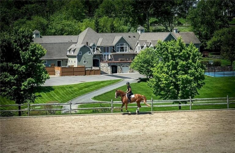 This Extraordinarily One-of-a-kind Equestrian Compound is an Ideal ...