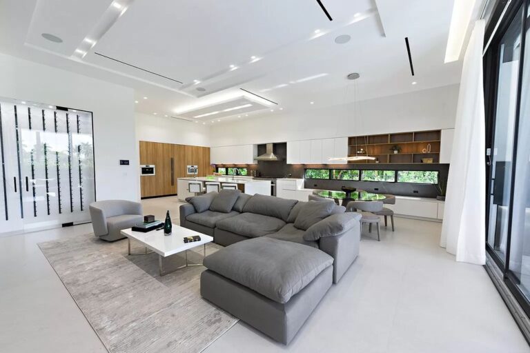 Newly Completed Modern Luxury Home in Boca Raton asks for $6,195,000