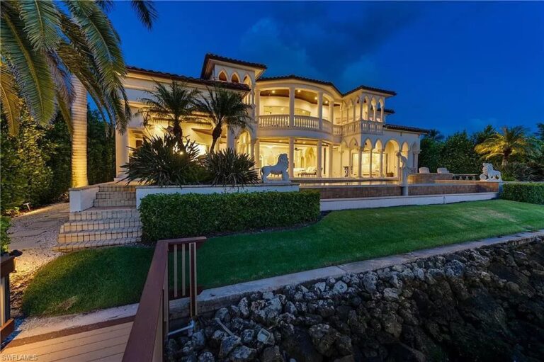 Luxury Waterfront Living in Naples with Unparalleled Bay Views