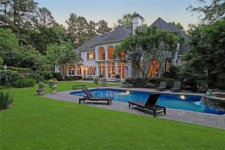 Beautiful Country Club of Exceptional Grandeur and Craftsmanship in Georgia