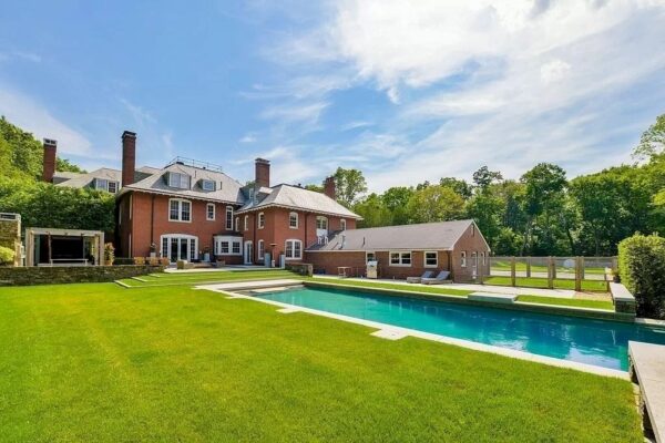 Magnificent Estate in Massachusetts Meticulously Renovated Inside and ...