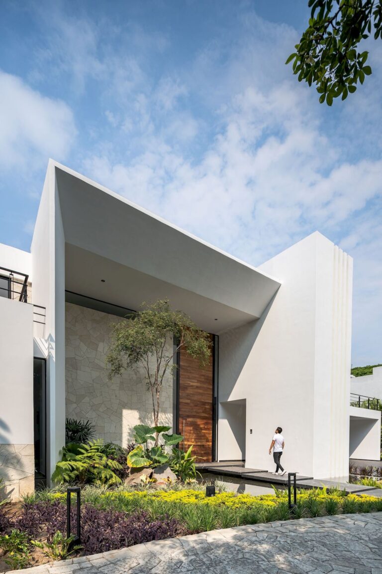 Water House, a Modern and Comfortable Home by Di Frenna Arquitectos