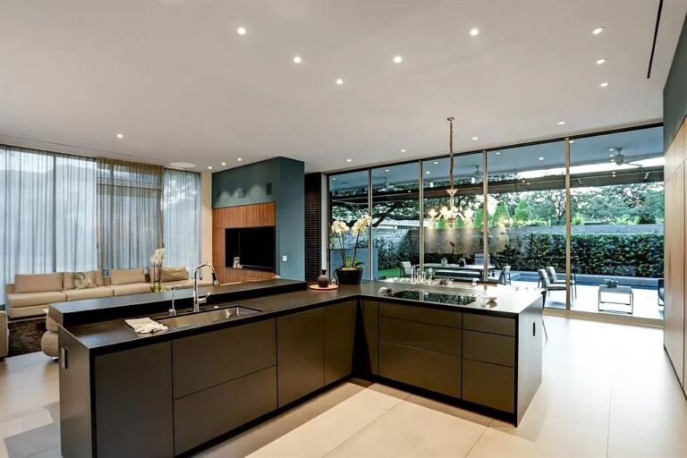 $3.86M Modern Architectural Home in Houston with High-end Finishes
