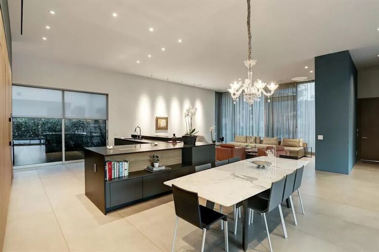$3.86M Modern Architectural Home in Houston with High-end Finishes