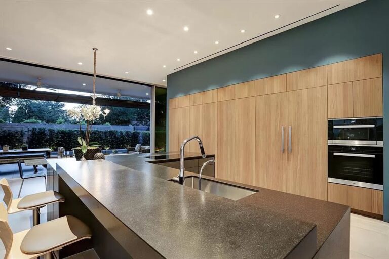 $3.86M Modern Architectural Home in Houston with High-end Finishes
