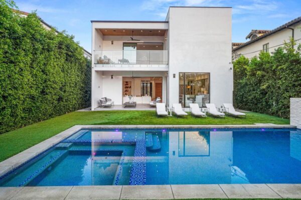$4.695M Home in Los Angeles has a Large Backyard Perfect for Relaxing