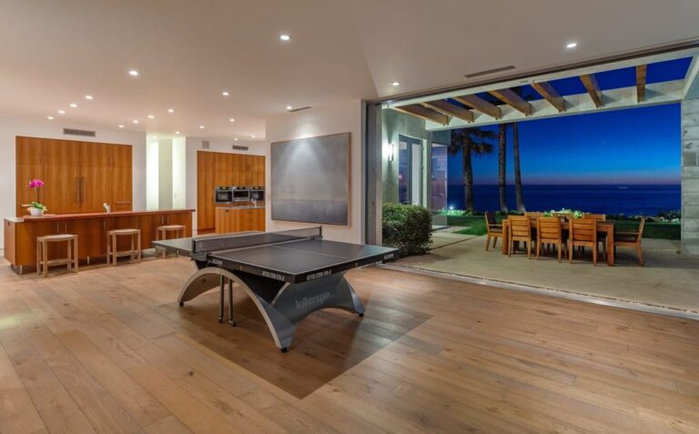 Stunning Beachfront Point Dume Home for an Extraordinary Life