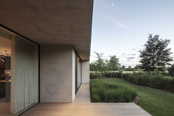 Villa Bonh, an U-shaped home in contemporary fashion by CAS architecten