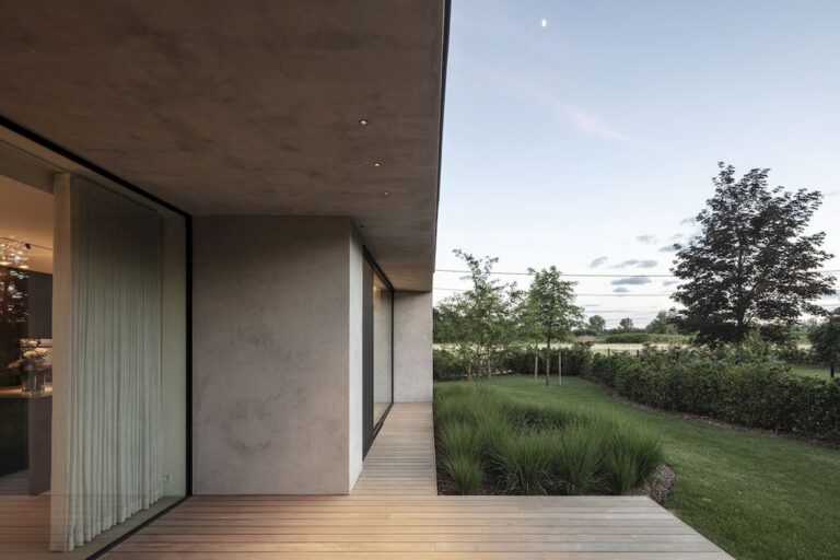 Villa Bonh, an U-shaped home in contemporary fashion by CAS architecten