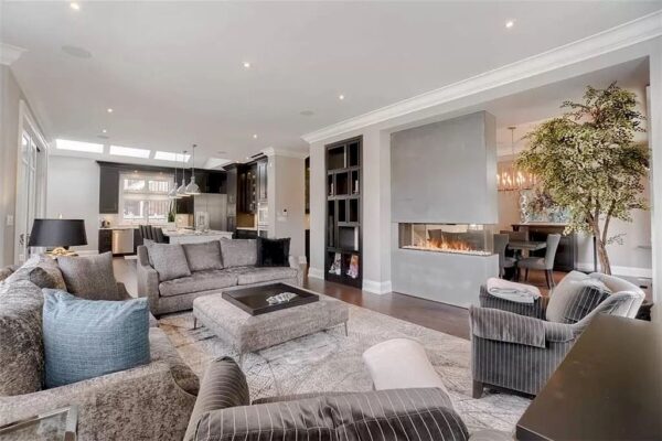 Beautiful Custom Built Home in Oakville Lists for C$4,850,000