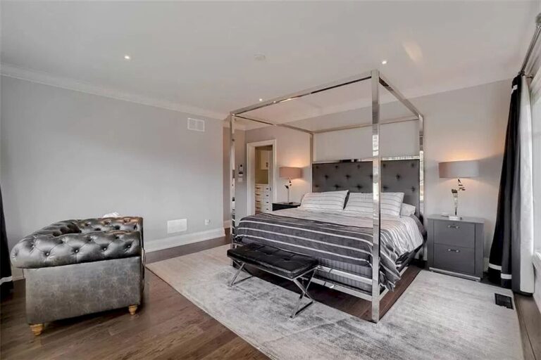 Beautiful Custom Built Home in Oakville Lists for C$4,850,000