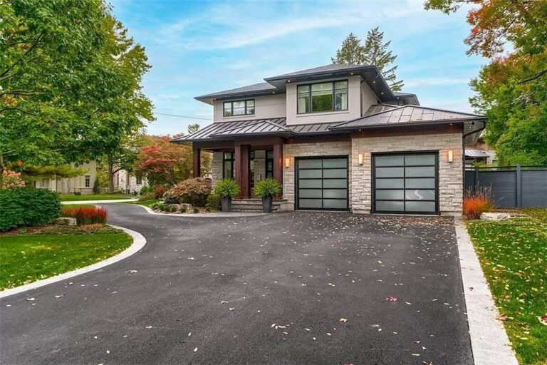 Beautiful Custom Built Home in Oakville Lists for C$4,850,000