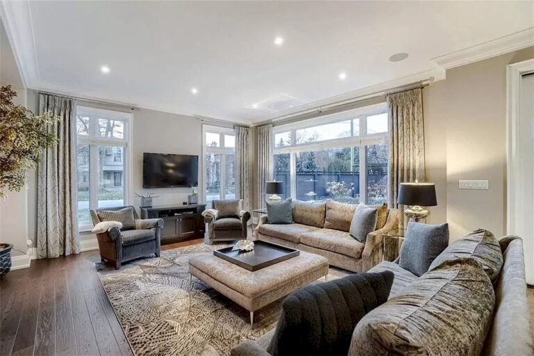 Beautiful Custom Built Home in Oakville Lists for C$4,850,000