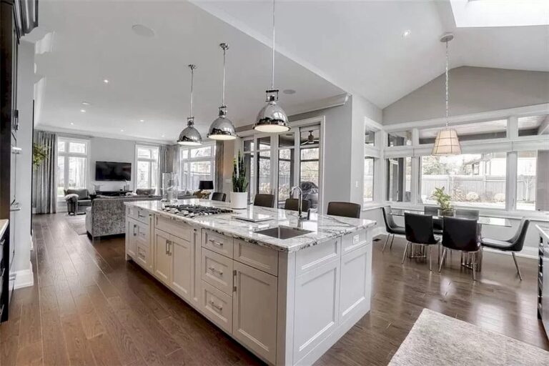 Beautiful Custom Built Home in Oakville Lists for C$4,850,000