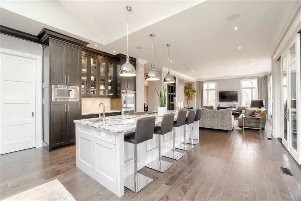 Beautiful Custom Built Home in Oakville Lists for C$4,850,000