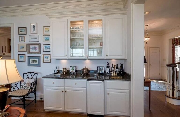 This $3,100,000 Magnificent Waterfront Home in Virginia Features ...