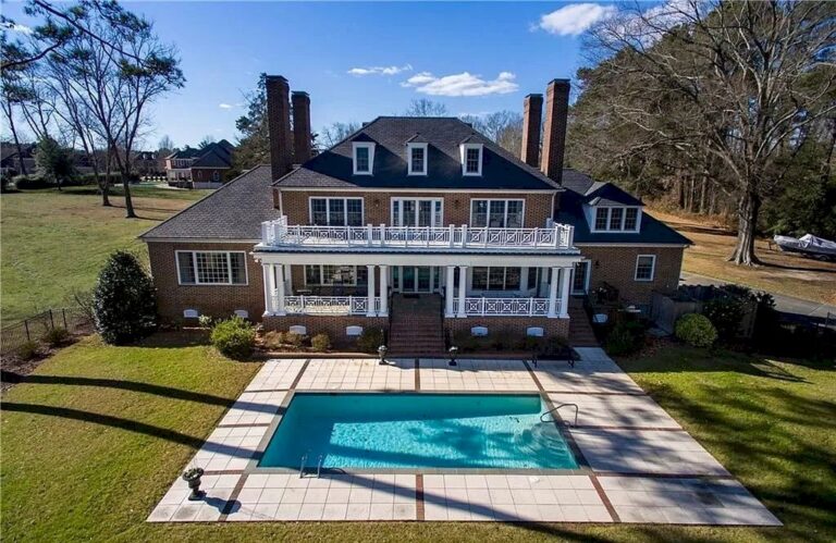 This $3,100,000 Magnificent Waterfront Home in Virginia Features ...