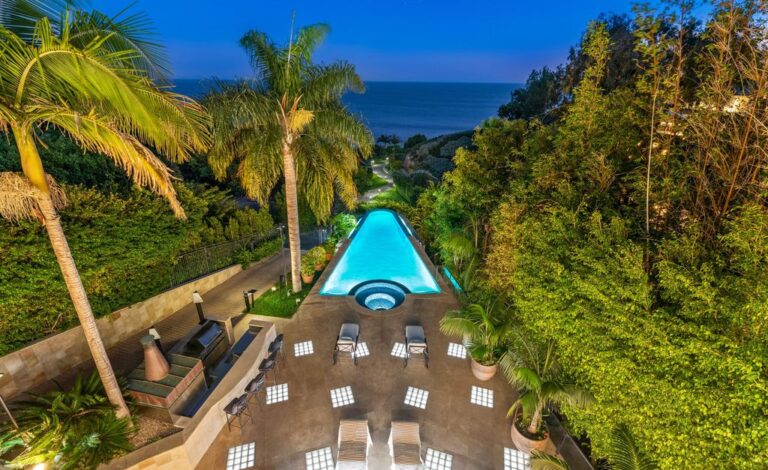 This Remarkable Architectural Villa in Malibu is A Truly Paradise for ...