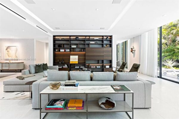 $12,500,000 Award Winning New Modern Tropical Villa in Miami Beach