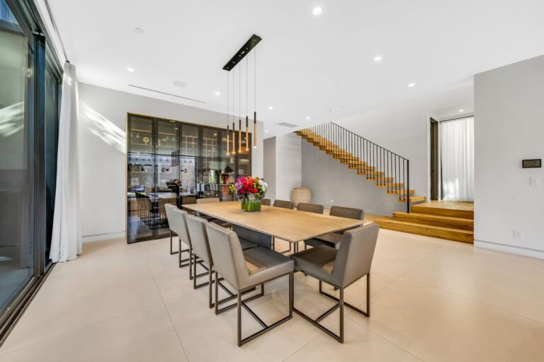 $4,295,000 Elegantly Designed Architectural Home in Los Angeles