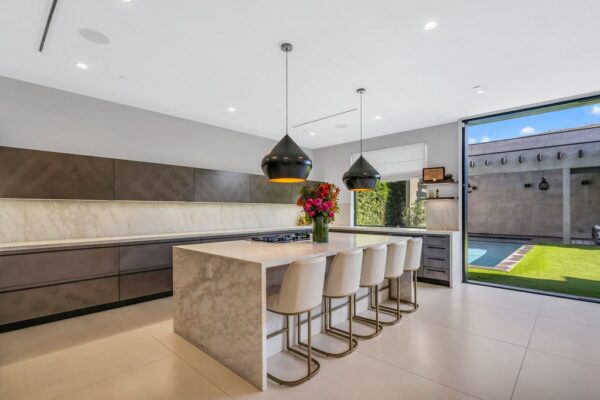 $4,295,000 Elegantly Designed Architectural Home in Los Angeles