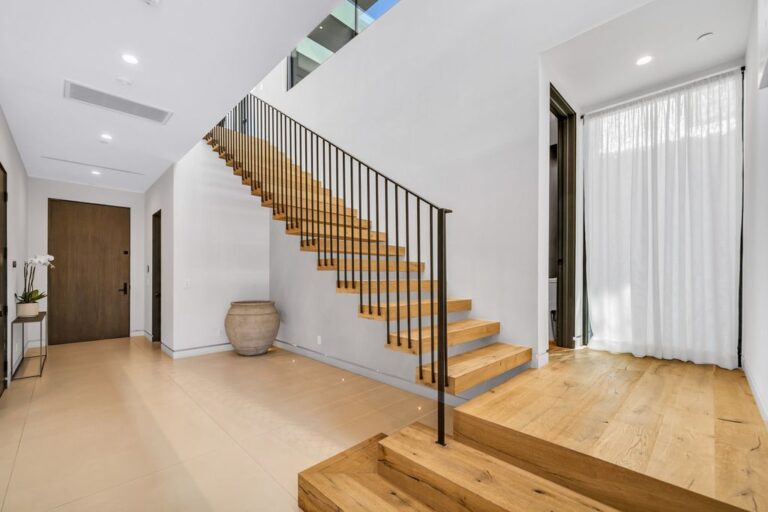 $4,295,000 Elegantly Designed Architectural Home in Los Angeles