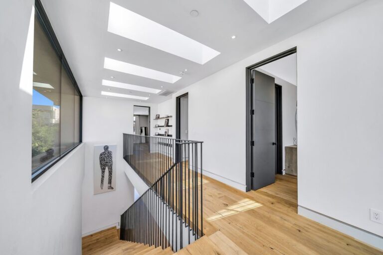 $4,295,000 Elegantly Designed Architectural Home in Los Angeles