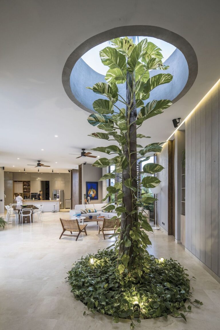 House in Cartagena with Dynamic Shape Design by PlanB Arquitectos