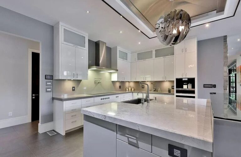 Modern Sophisticated Design Masterpiece in Ontario Lists for C$8,200,000
