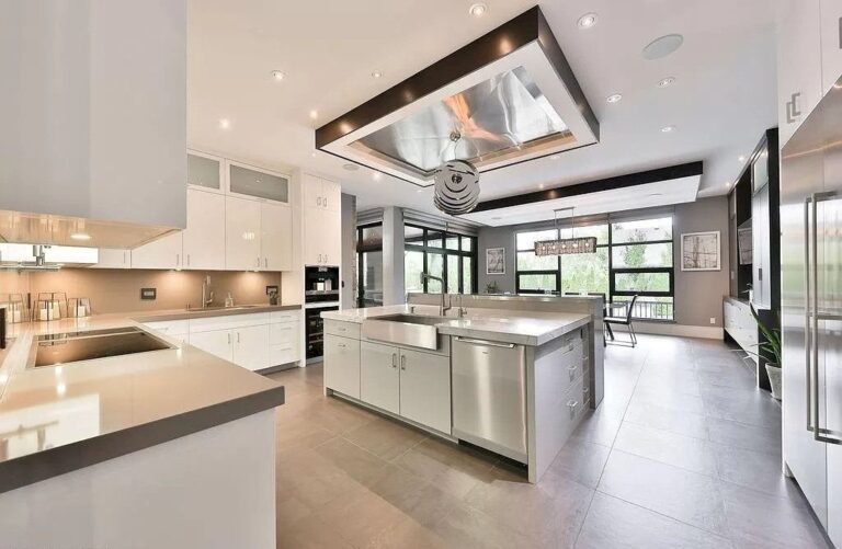 Modern Sophisticated Design Masterpiece in Ontario Lists for C$8,200,000