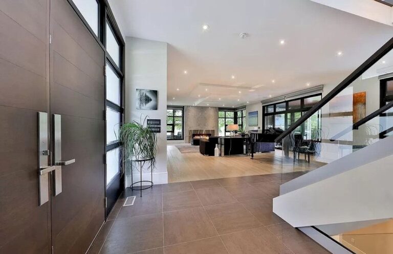 Modern Sophisticated Design Masterpiece in Ontario Lists for C$8,200,000