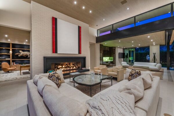 This Vintage Country Club Home is a True Trophy of Design