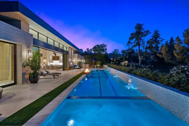 This Vintage Country Club Home is a True Trophy of Design