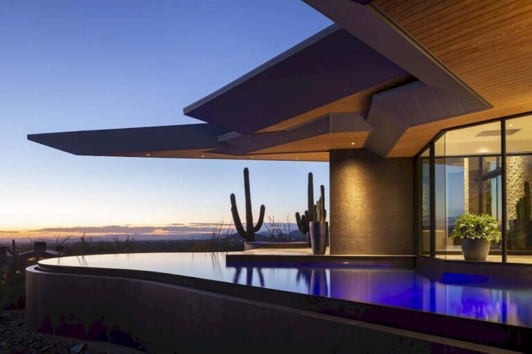 Unique Shape Design of Crusader House in Arizona by Drewett Works