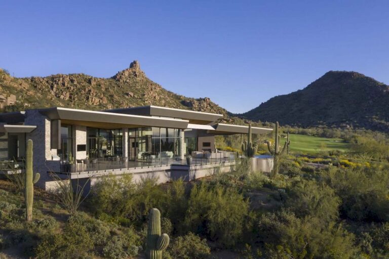 Unique Shape Design of Crusader House in Arizona by Drewett Works