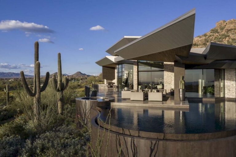 Unique Shape Design of Crusader House in Arizona by Drewett Works