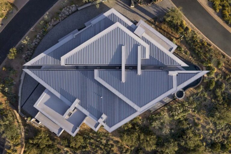 Unique Shape Design of Crusader House in Arizona by Drewett Works