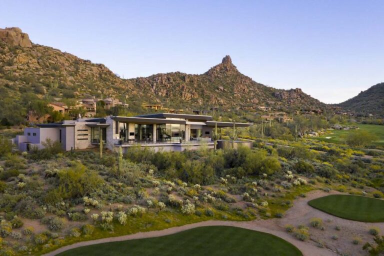 Unique Shape Design of Crusader House in Arizona by Drewett Works