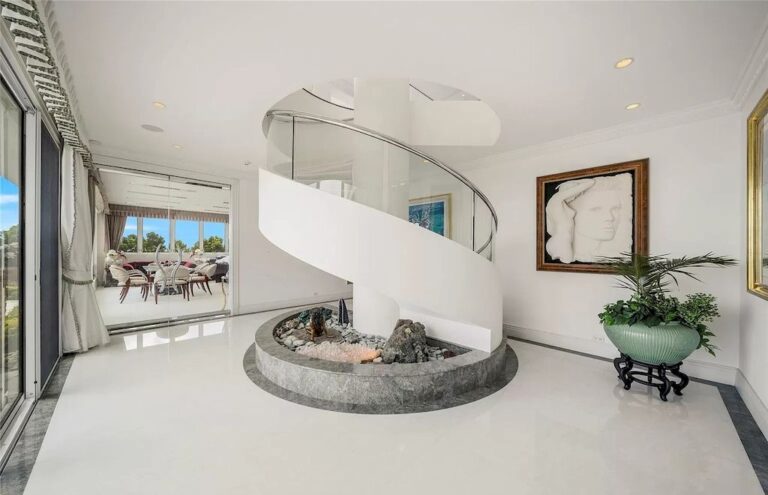 Walls of Glass of this $11,600,000 Hillside Home Capture Breathtaking ...