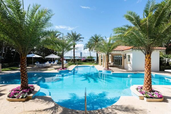 $49.5M wonderful Mediterranean villa in Palm Beach with exquisite finishes