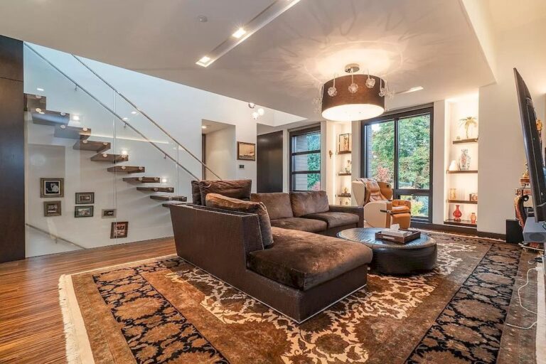 Fusion of Modern with Traditional Japanese Aesthetic Creates C ...