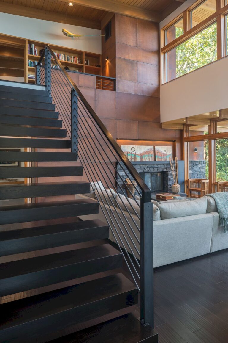 Island Retreat Features Pacific Northwest-style House by Coates Design
