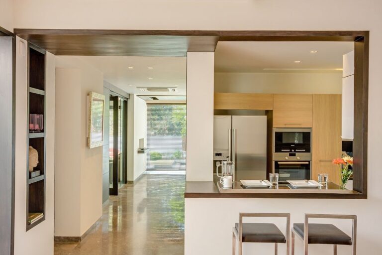 The Overhang House, a Cozy Home in India Designed by DADA Partners